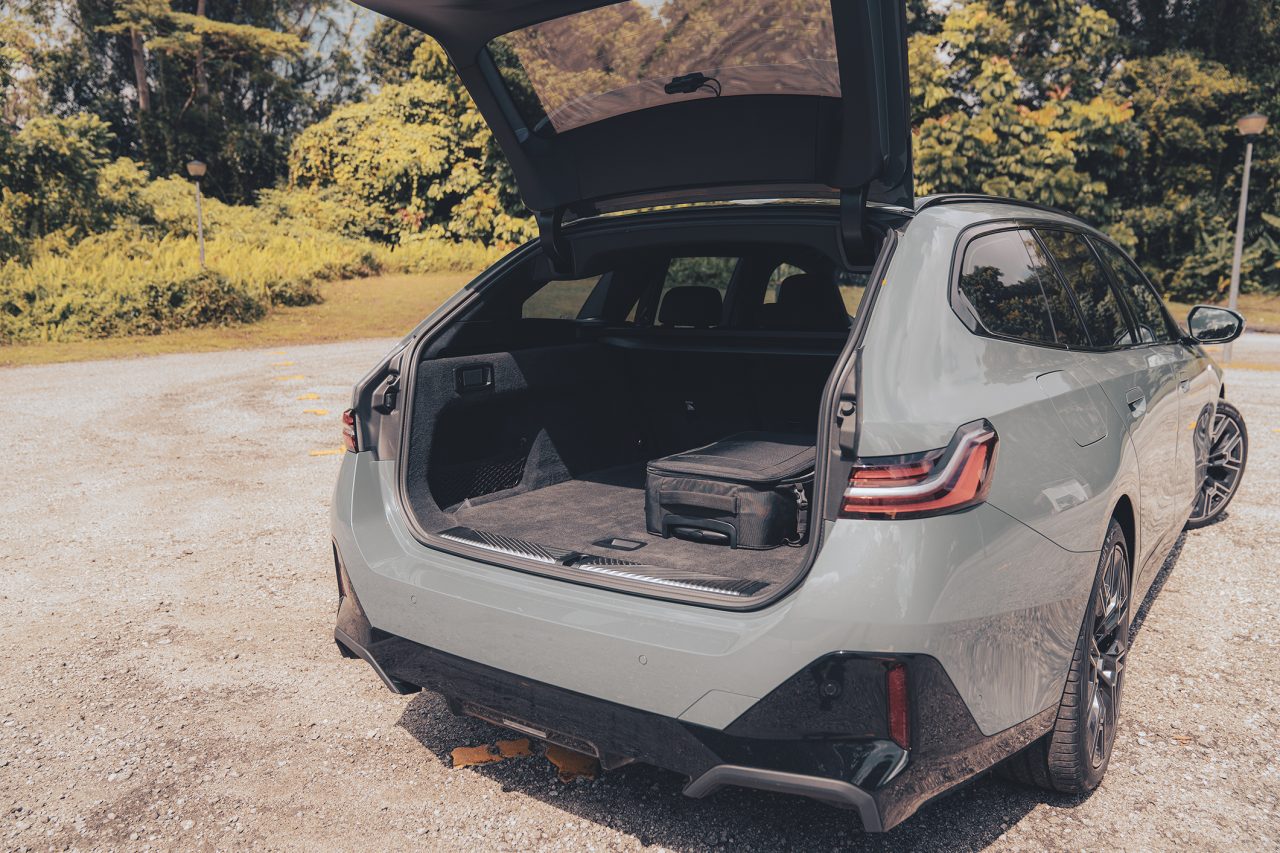 BMW i5 Touring eDrive40 M Sport Review | AutoApp