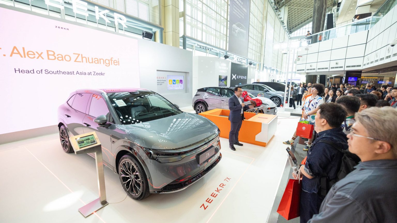 Zeekr Unveils 7X Luxury SUV | AutoApp